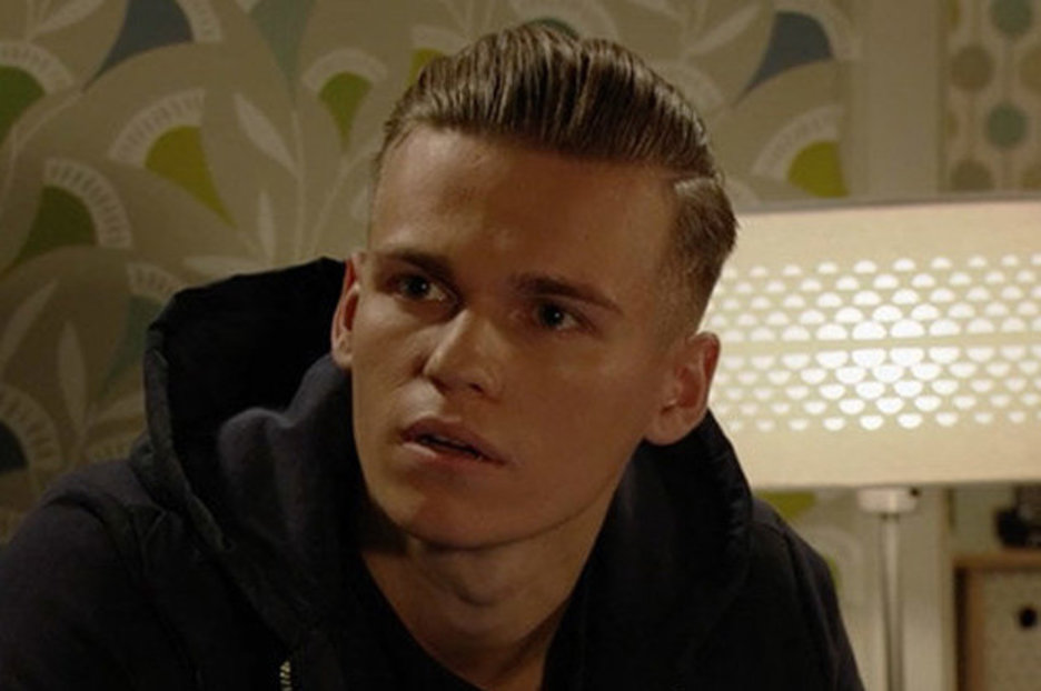 Eastenders-Hunter-discovers-secret - Soap Opera Spy
