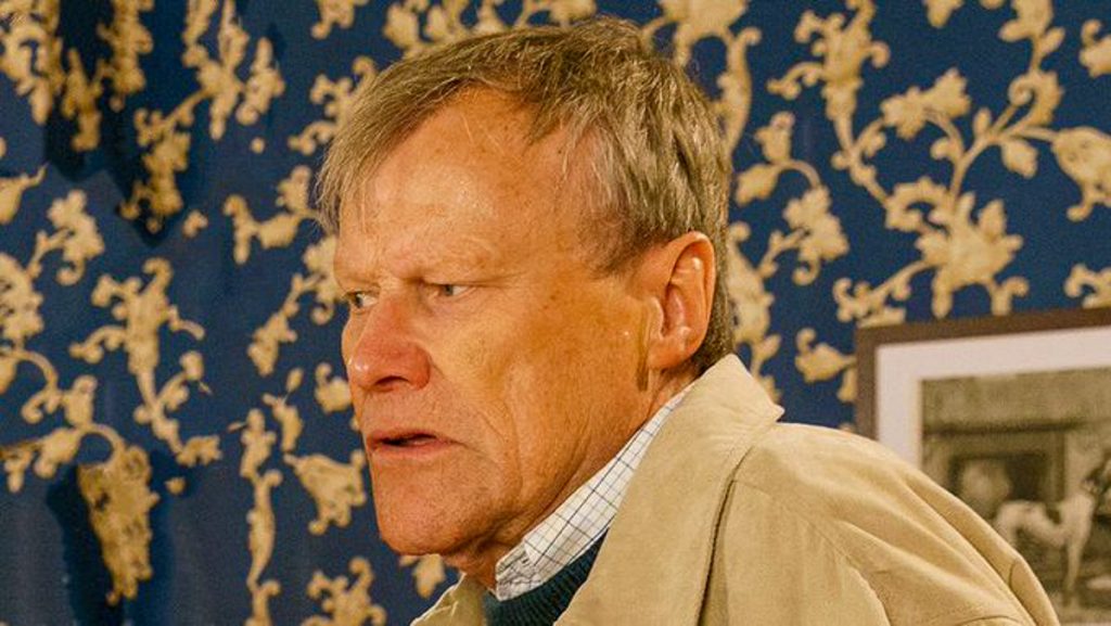 Coronation Street Spoilers: Roy Cropper’s Life Turns Upside Down - Soap ...