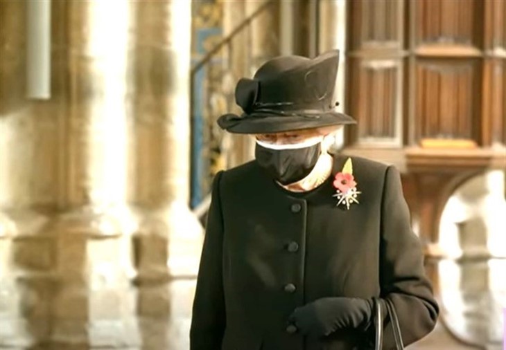 The Queen Wore A Face Mask For The First Time In Public Prior To Her ...