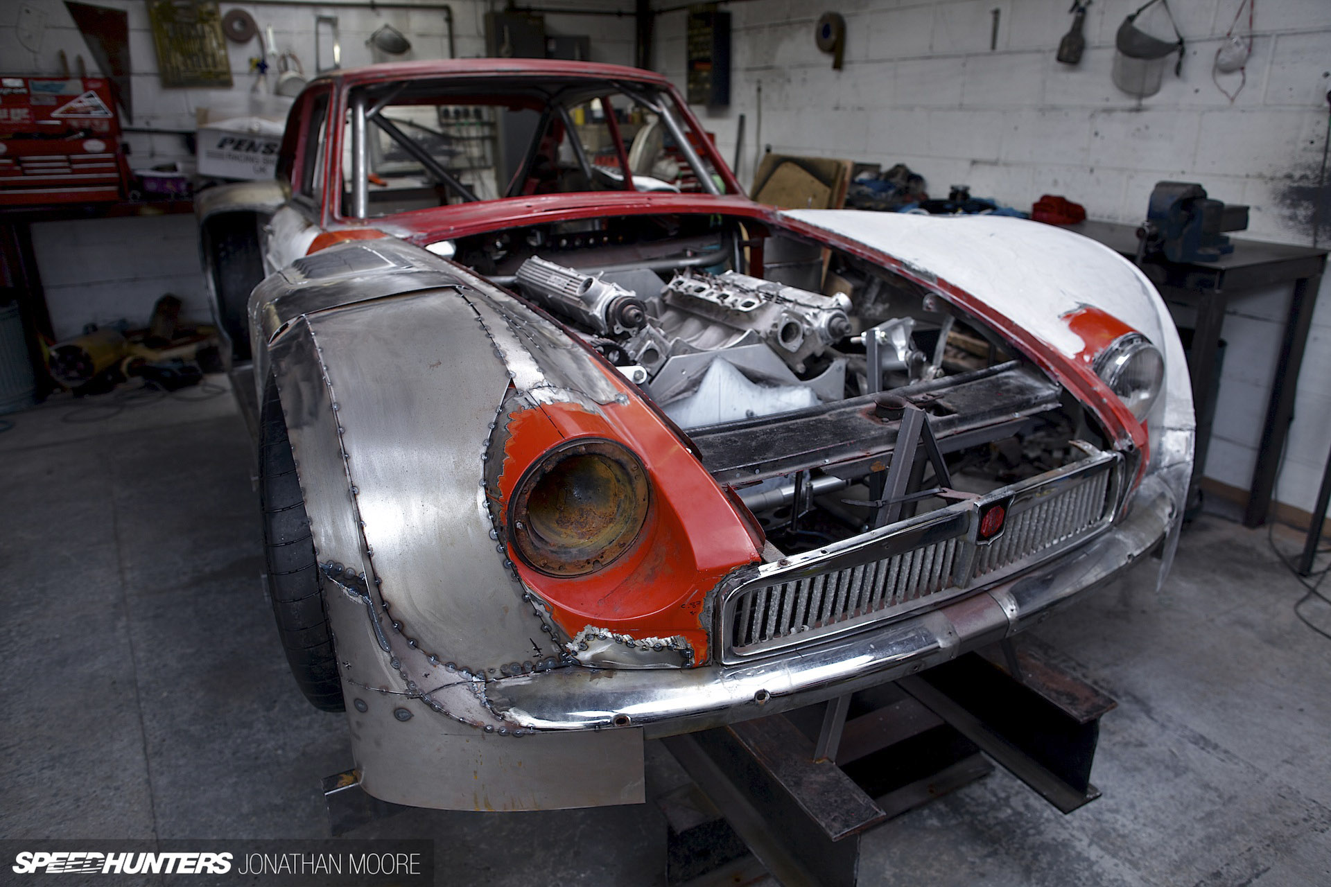 Jason_Shalders_MGB_GT3-001 - Speedhunters