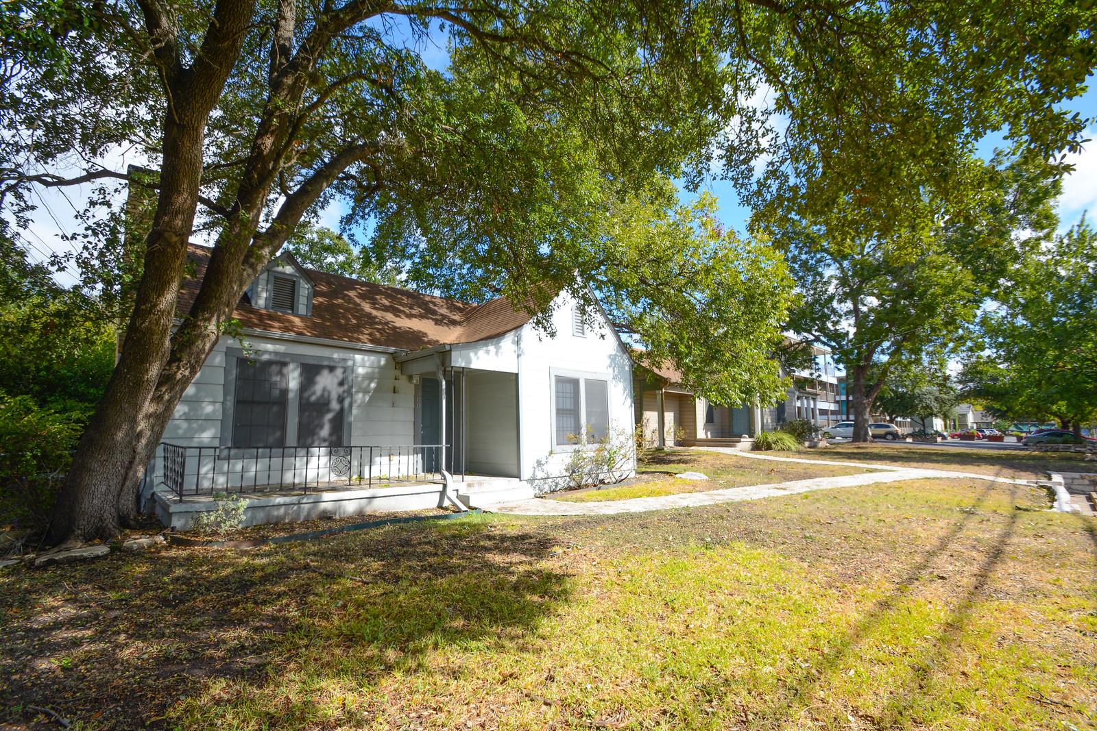 2500 Manor Rd SF, Austin, TX 78722 | Sunroom Rentals