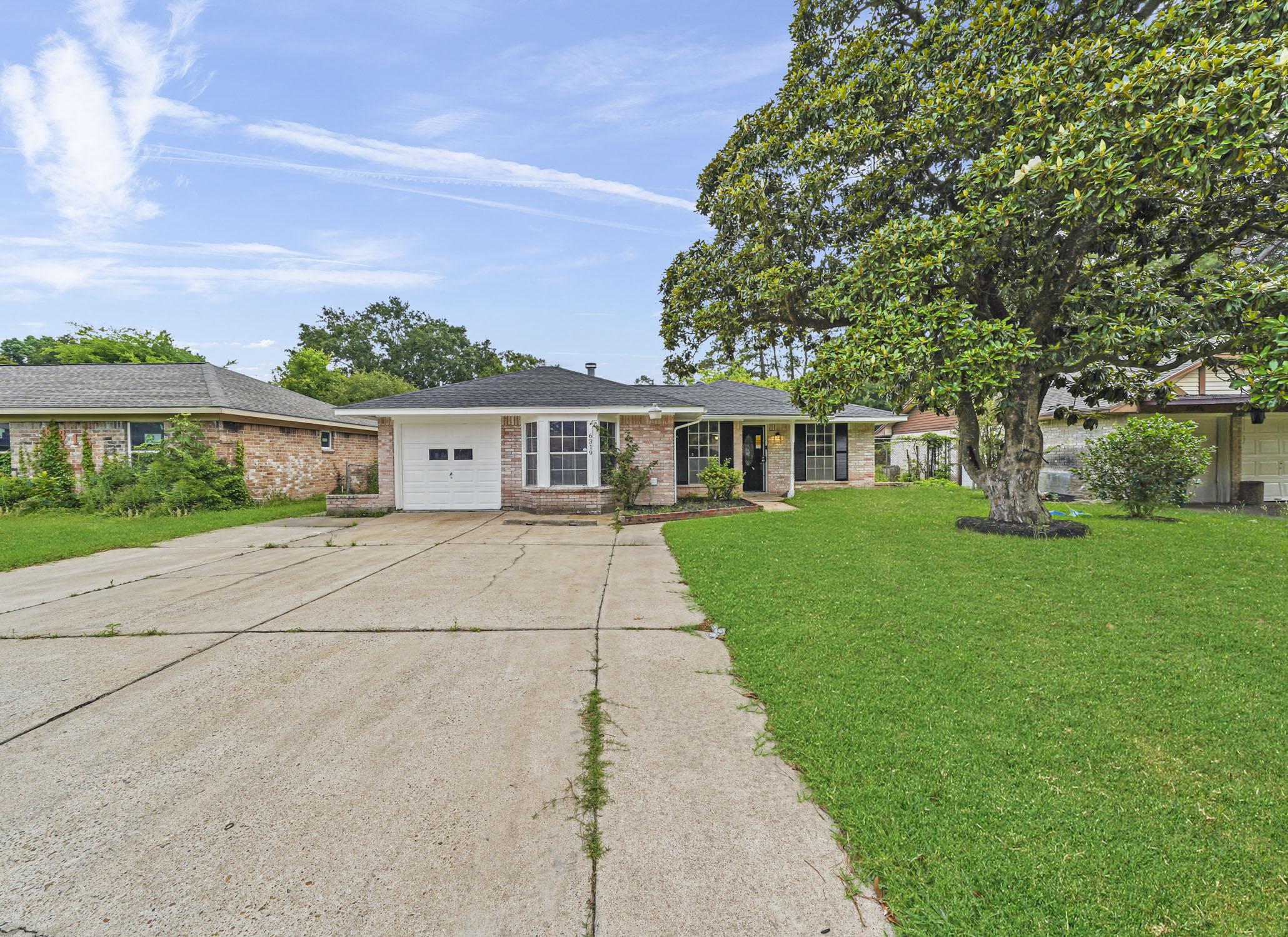 6319 Hopper Rd, Houston, TX 77106 | Sunroom Rentals