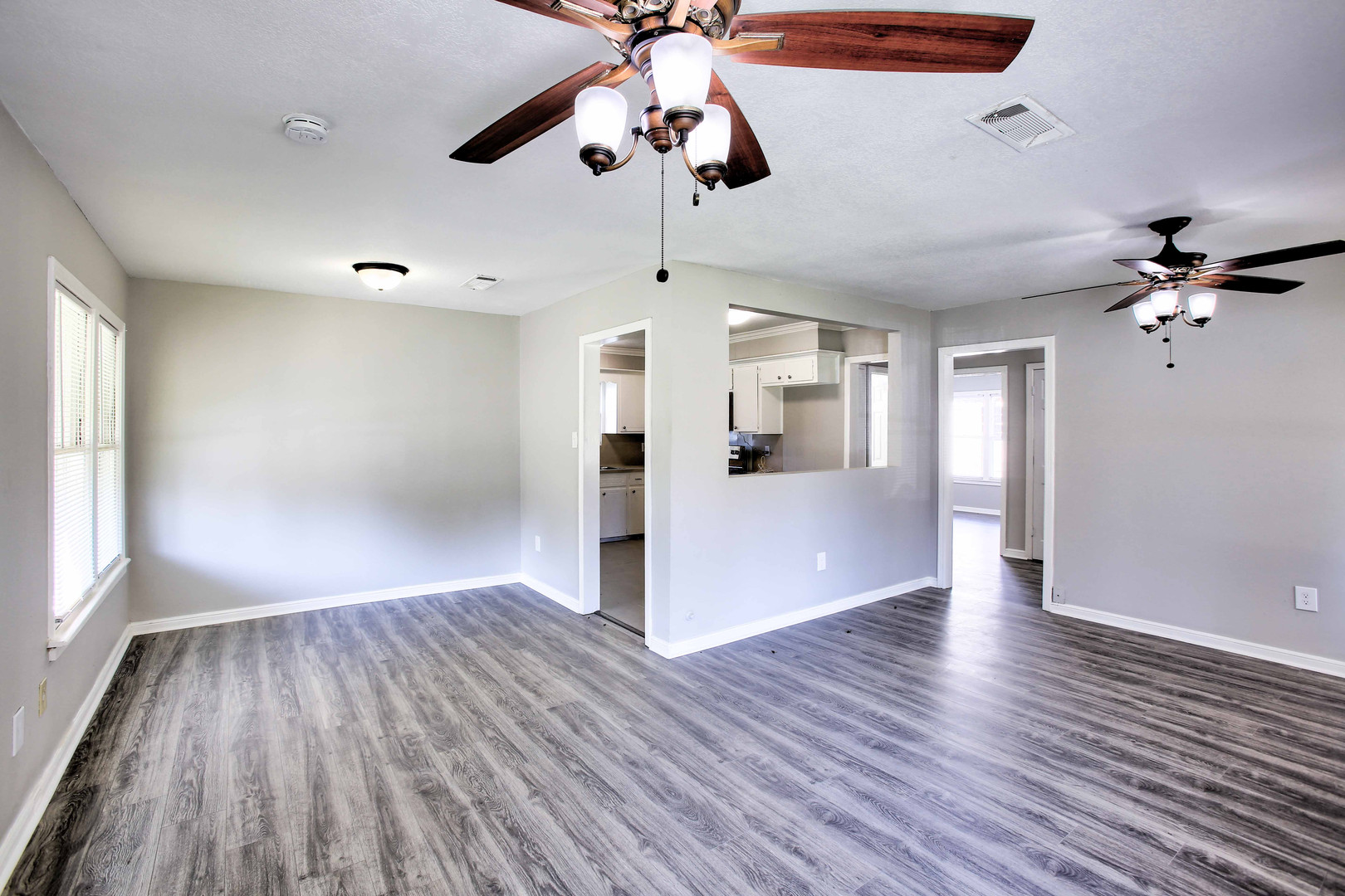 709 S 7th St, Baytown, TX 77520 | Sunroom Rentals