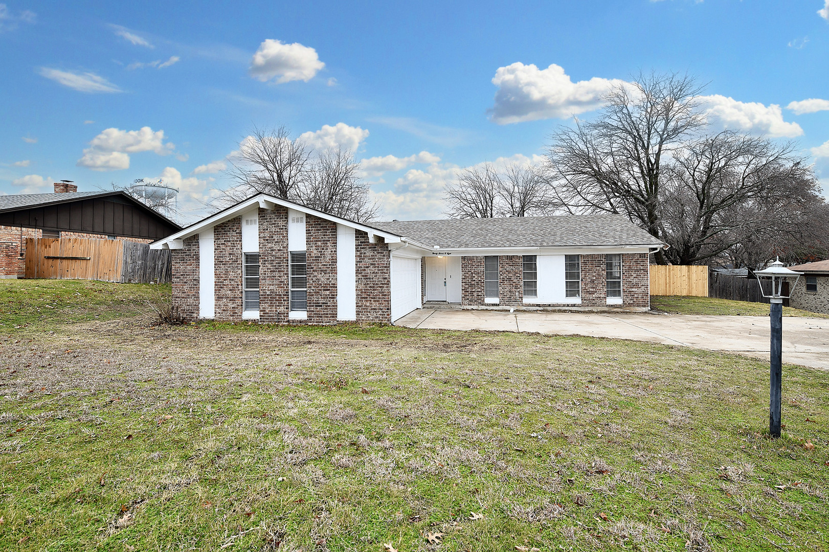 9708 Leland Ln, Benbrook, TX 76126 | Sunroom Rentals