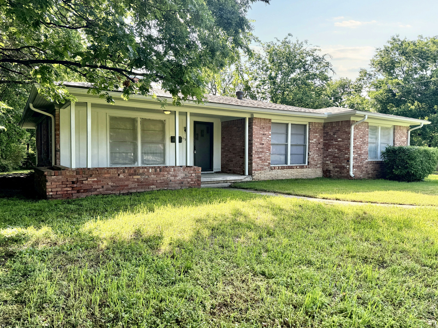1505 N Shannon St, Sherman, TX 75092 | Sunroom Rentals