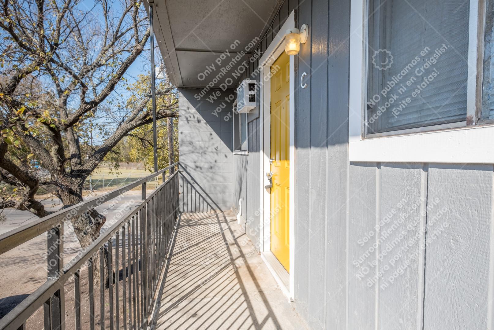 903 Springdale Rd H, Austin, TX 78702 | Sunroom Rentals
