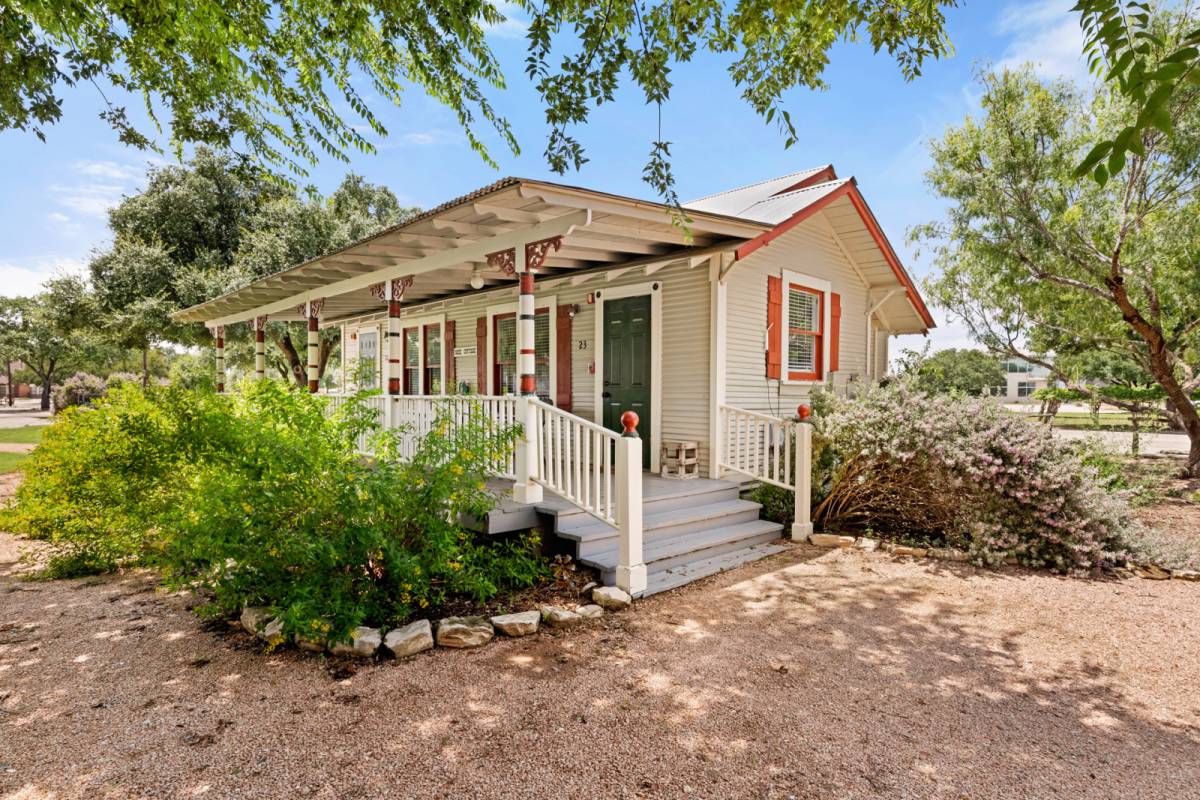 New Braunfels Vacation Rental | #23 The Rose Cottage – Historic King ...