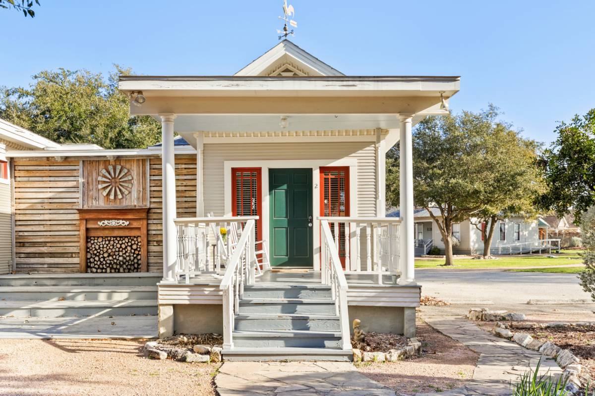 New Braunfels Vacation Rental | #2 The Cottage – Charming Escape – King ...