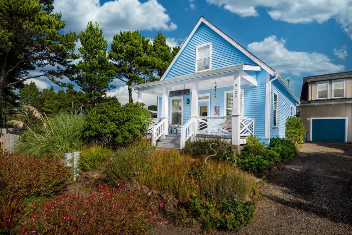 Depoe Bay Vacation Rental | Cozy Coastal Getaway, Open Floor Plan, Hot ...