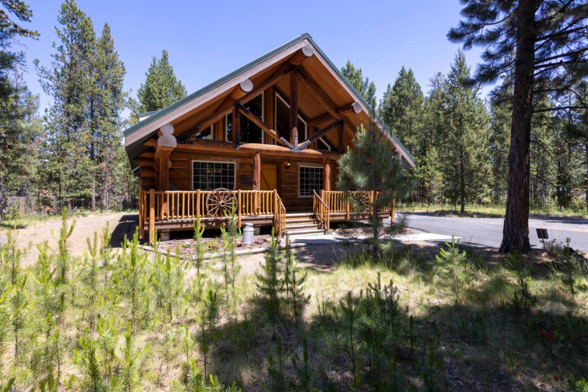 Bend Vacation Rental | Cozy Log Cabin on Quiet Cul-de-sac, Trails ...