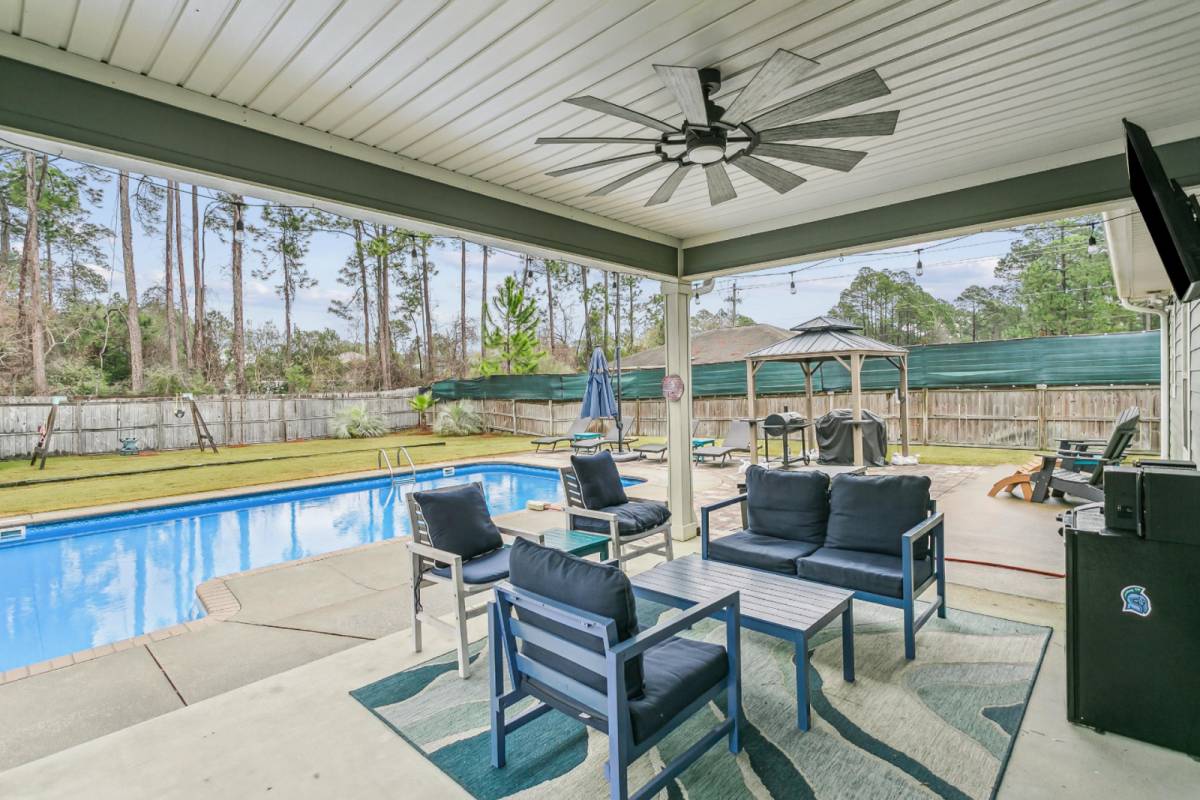 Navarre Vacation Rental | 8204 Mercado St | Home Rental on iTrip.net