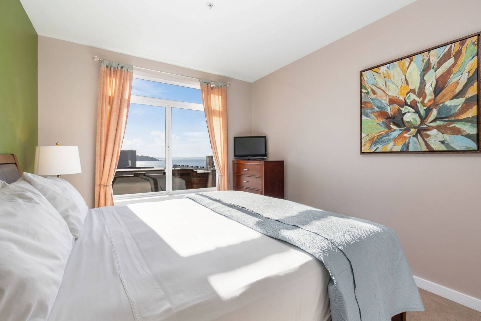 Seattle Vacation Rental | Stunning Water View, 2 miles to Stadiums and ...