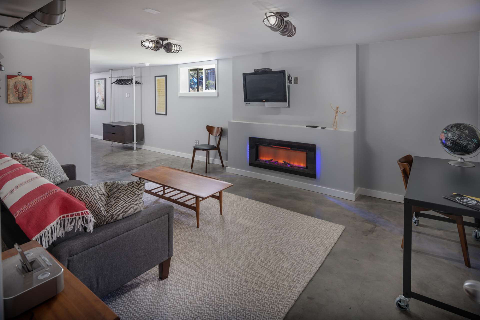Spacious Basement Escape With Stylish Decor - Charming Southeast Retreat - Portland, OR
