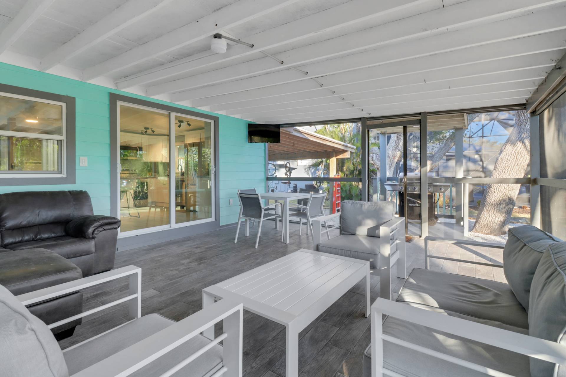 Charming Beach Bungalow With Kayaks And Bicycles - Tranquil Escape - Fort Myers Beach, FL