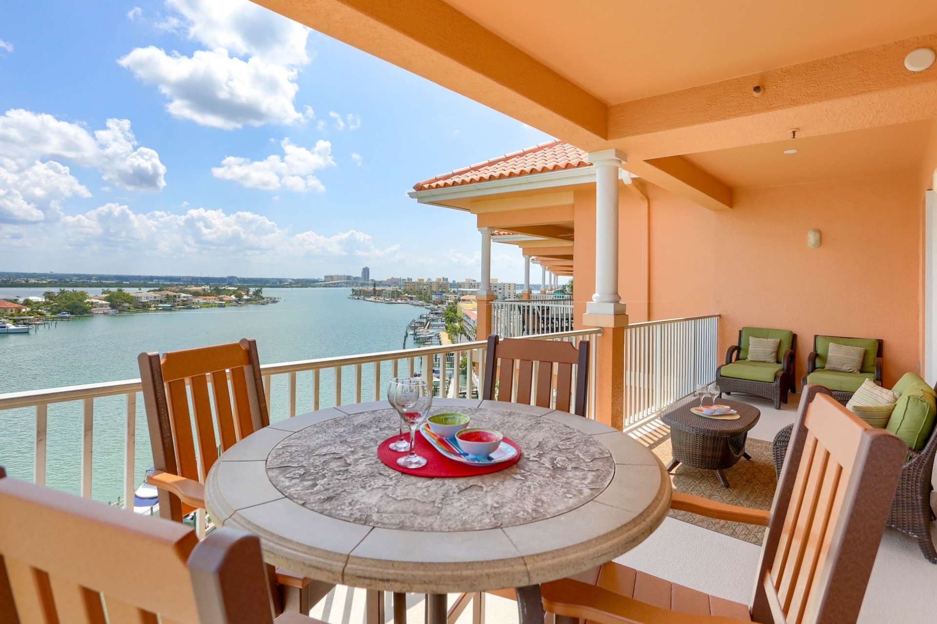 Top Floor Penthouse W/boat Slip, Free Activities! Free Parking, Heated Pool ~ - Clearwater Beach, FL