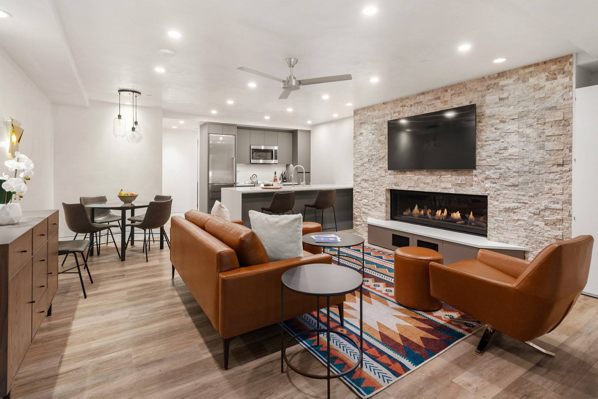 Stylish Getaway With Luxury Finishes And Cozy Gas Fireplace - Inviting Retreat - Aspen, CO