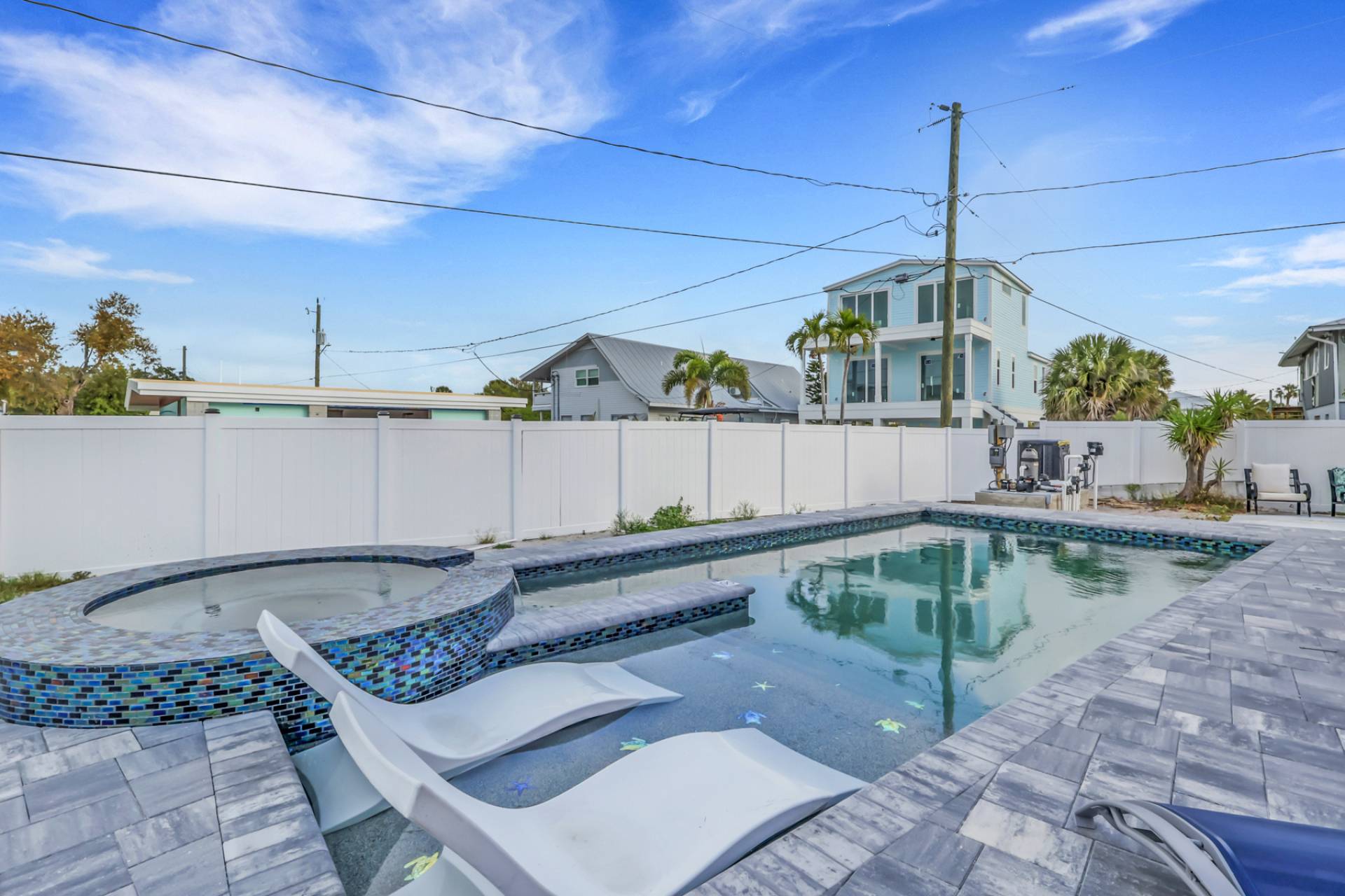 195 Jefferson St - Fort Myers Beach, FL