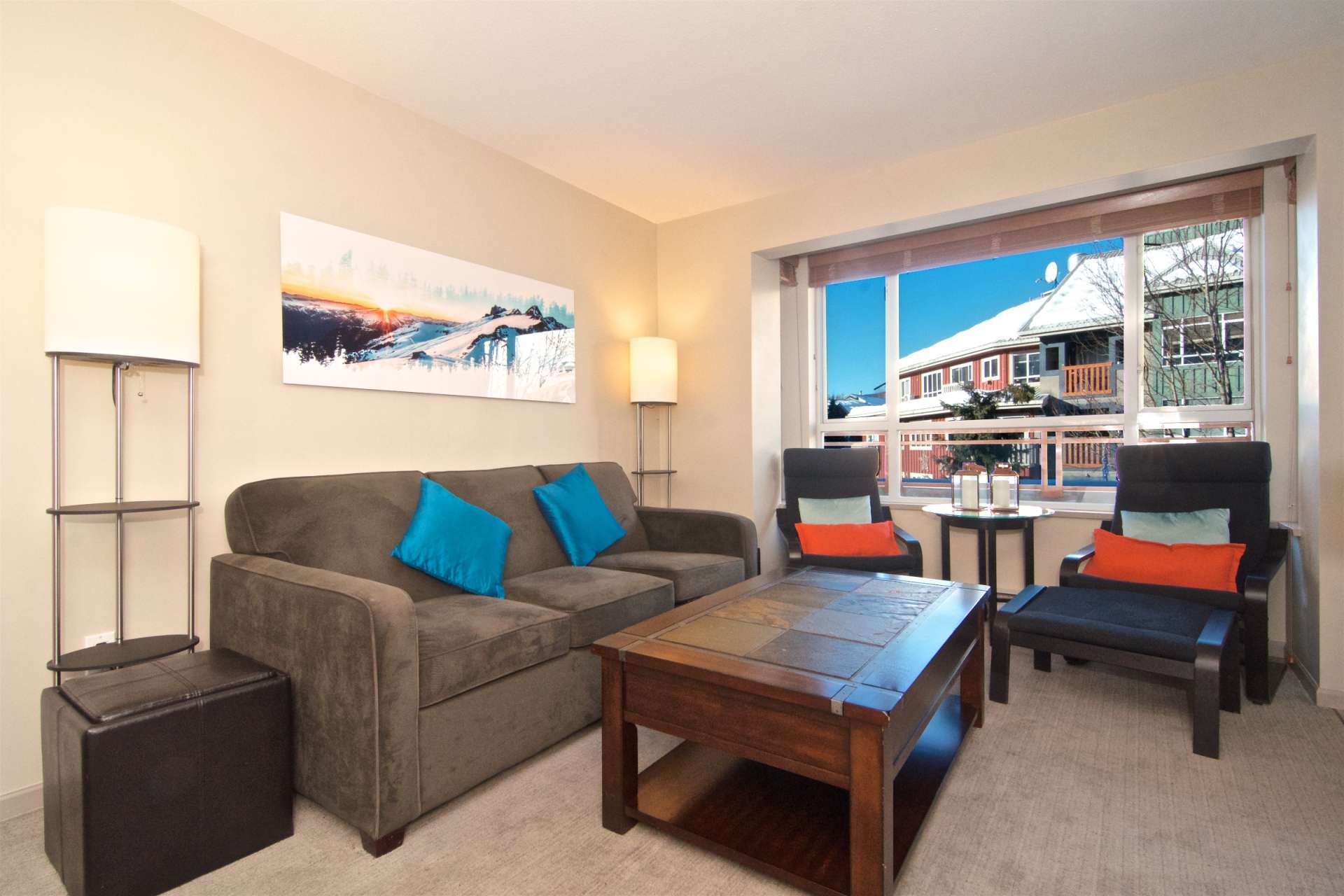 Stellar Views And Cozy Comfort - Modern Whistler Escape - Canada