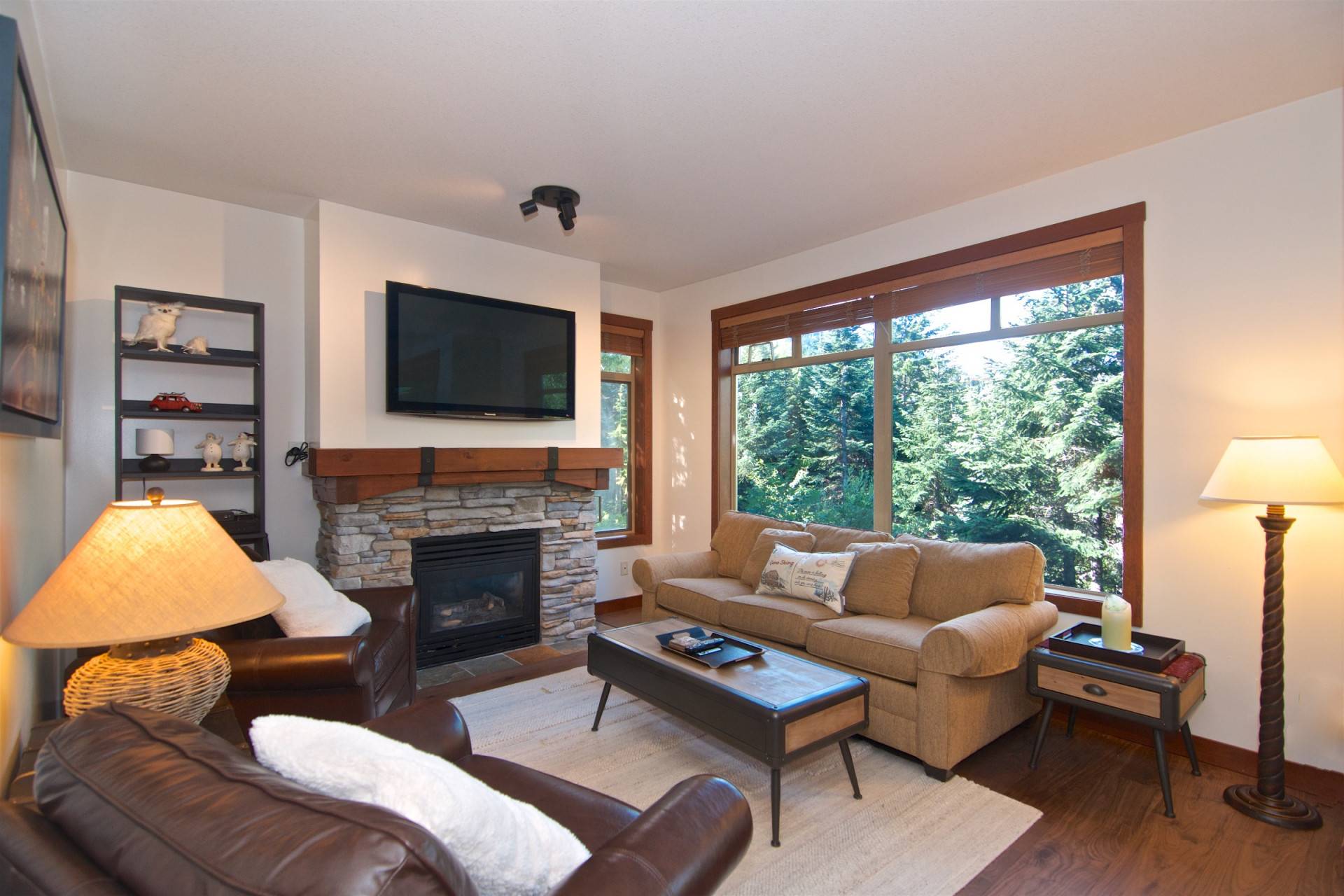 Ski In Ski Out Access And Hot Tub Views - Spectacular Mountain Retreat - Canada