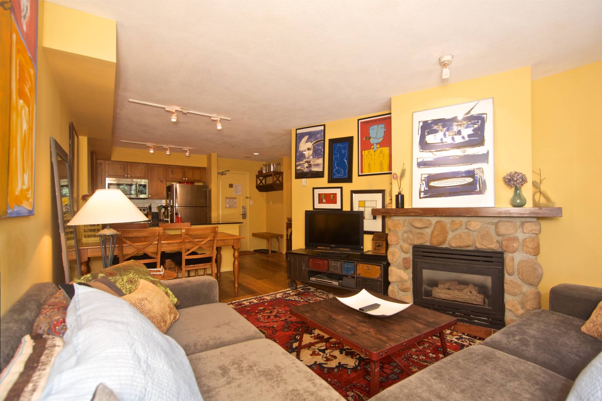 Perfect Village Location! Art Deco Inspired Condo - Canada