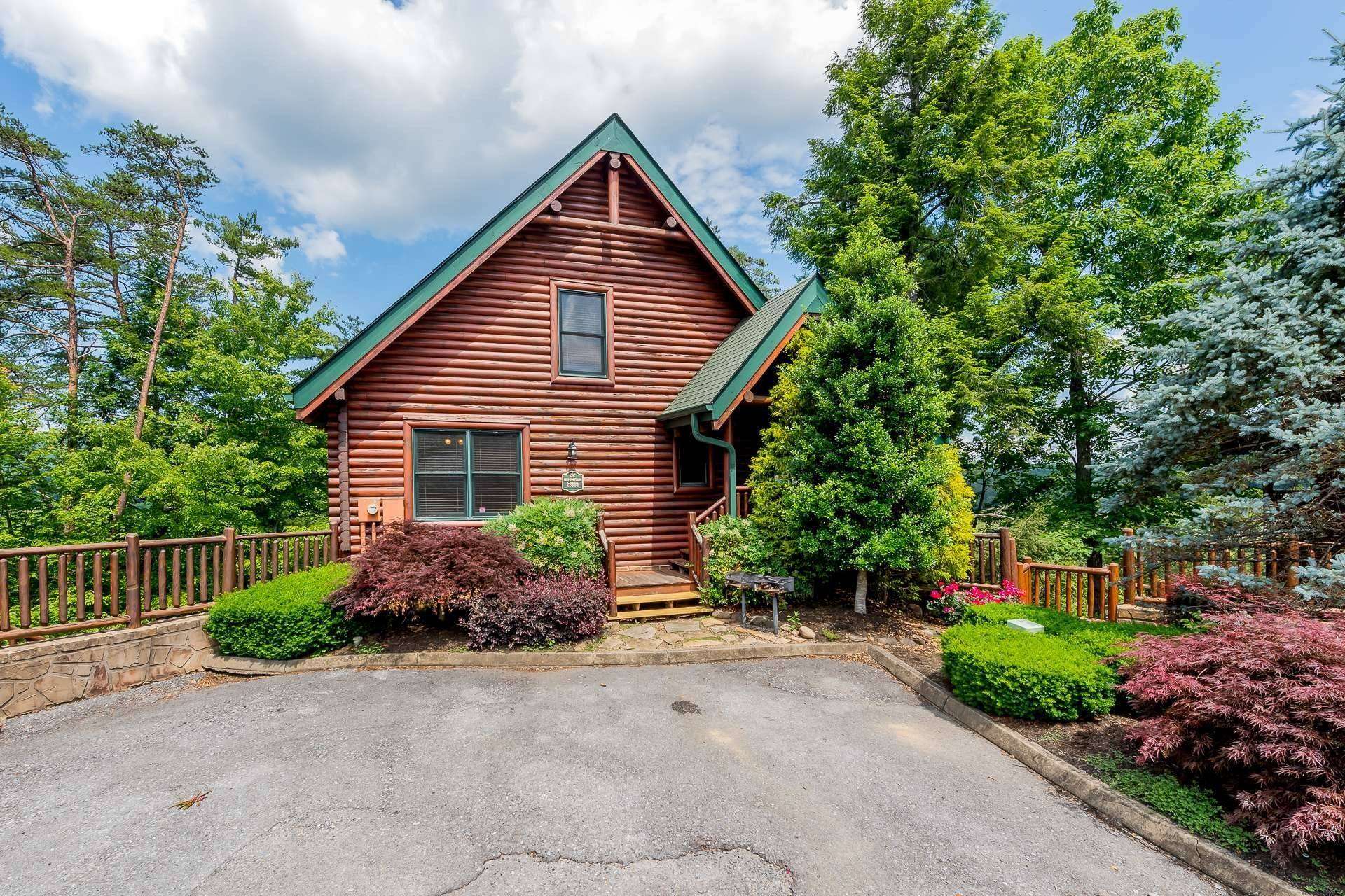 Pigeon Forge Vacation Rental | Family Cabin in Wears Valley:13 Guests ...