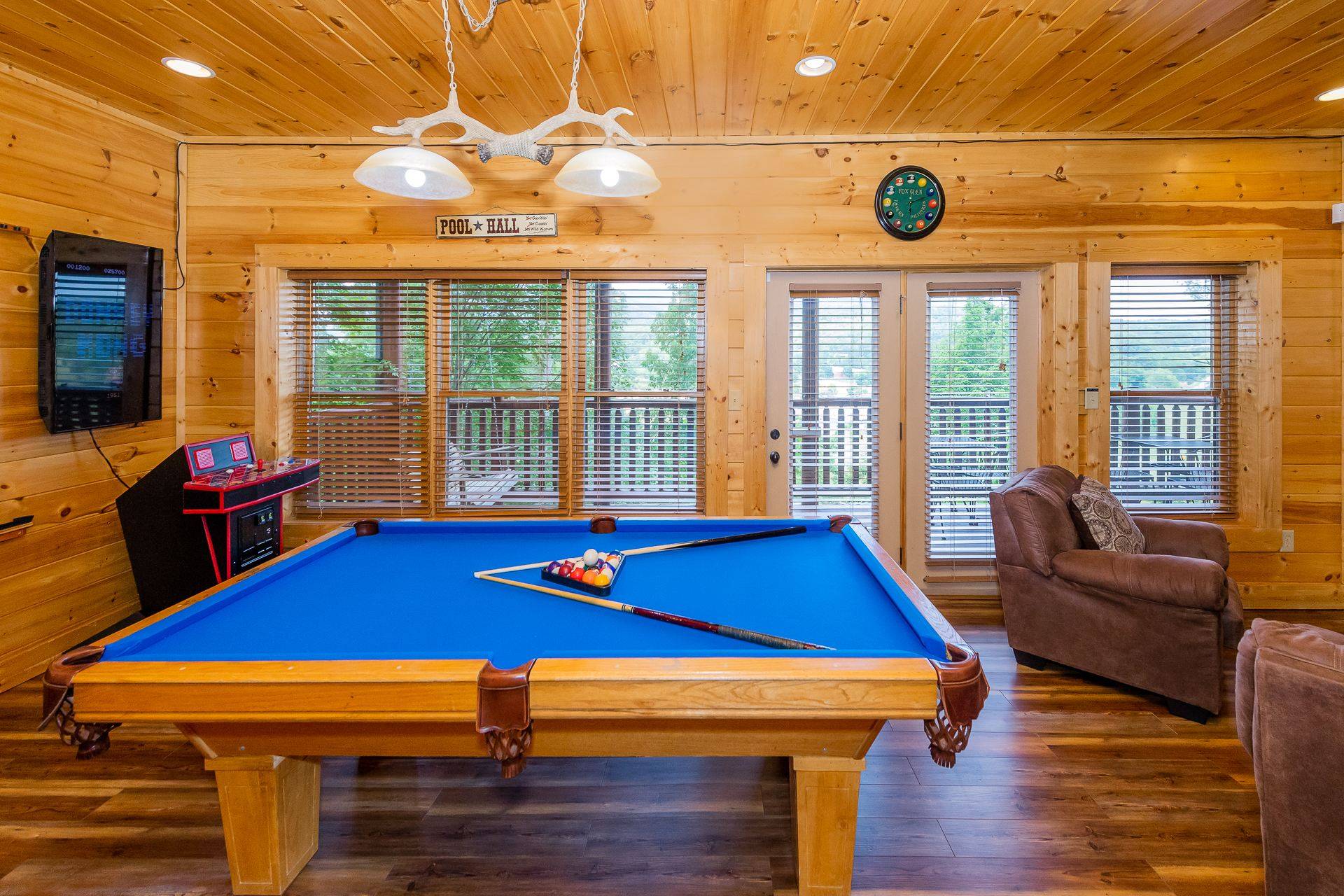 Pigeon Forge Vacation Rental | Hot Tub-Pool Table-Arcade-Jacuzzi-WiFi ...