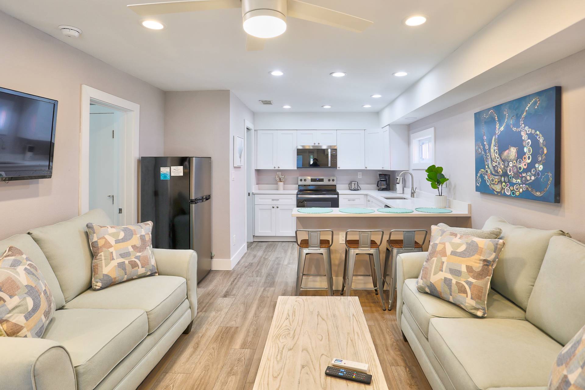 Tropical Getaway With Heated Pool And Outdoor Space - Charming Cottage - Madeira Beach, FL