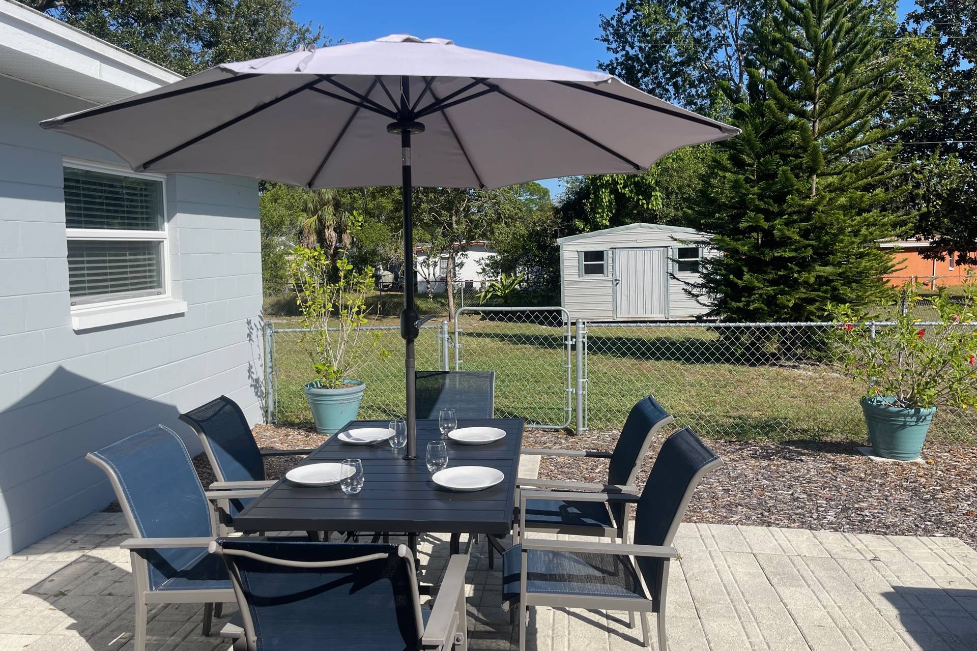 Charming Home With Outdoor Grill And Spacious Living - Cozy Getaway - Tampa, FL