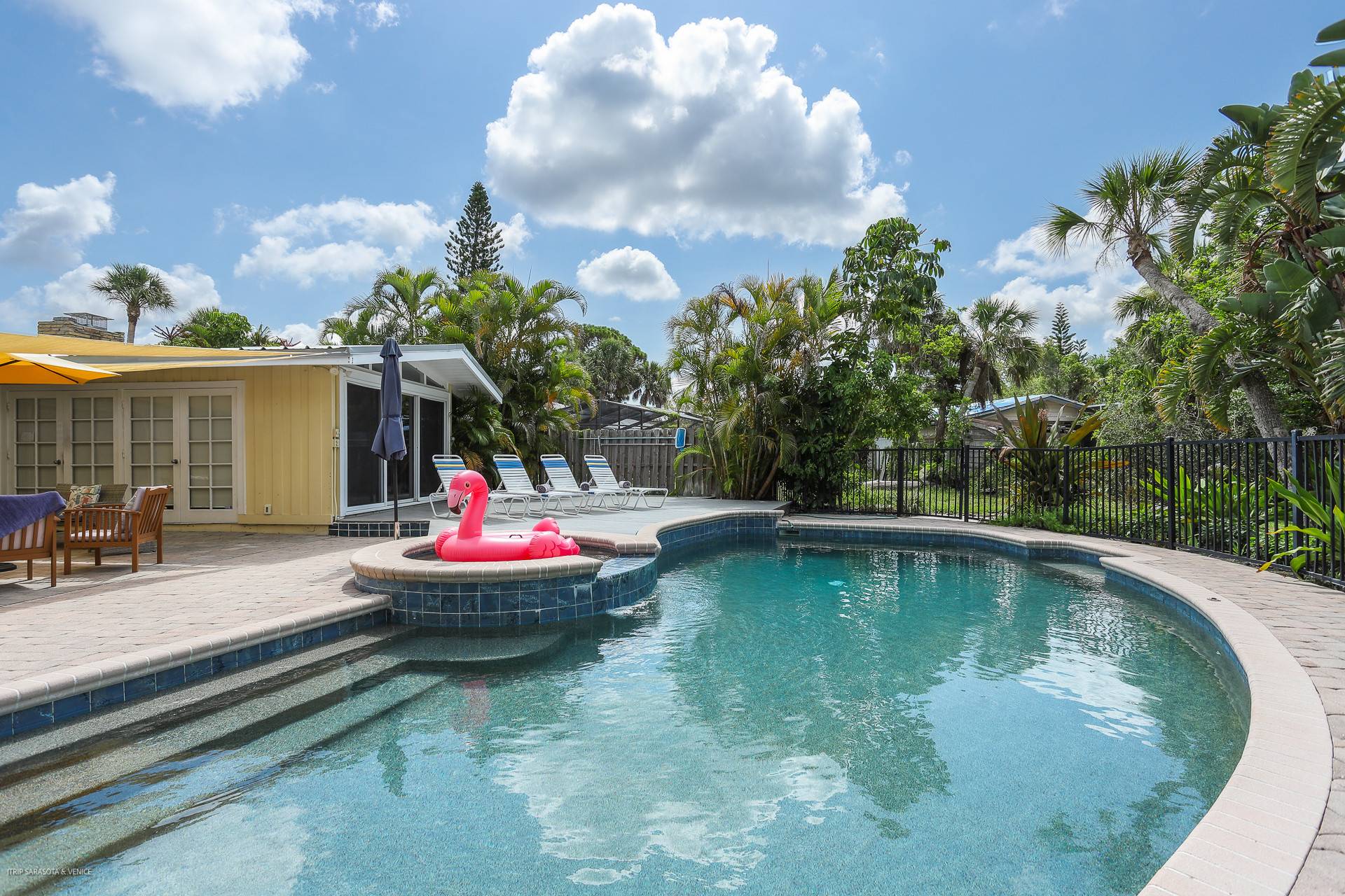 Siesta Key Vacation Rental | Walkable to Siesta Key Village, Saltwater ...