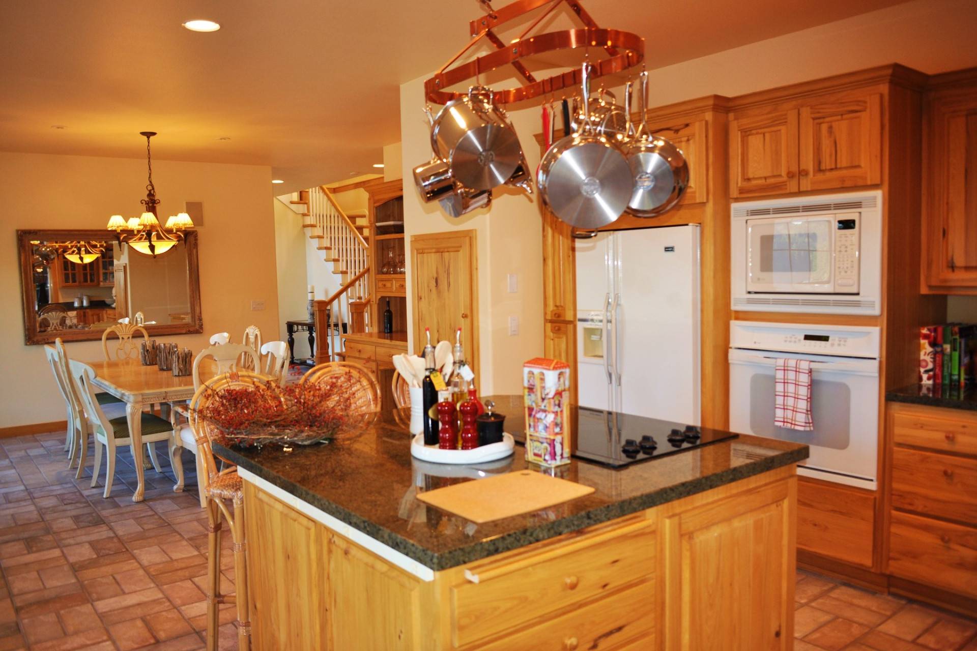 Florence Vacation Rental | Mercer Lake Estate | Home Rental on iTrip.net