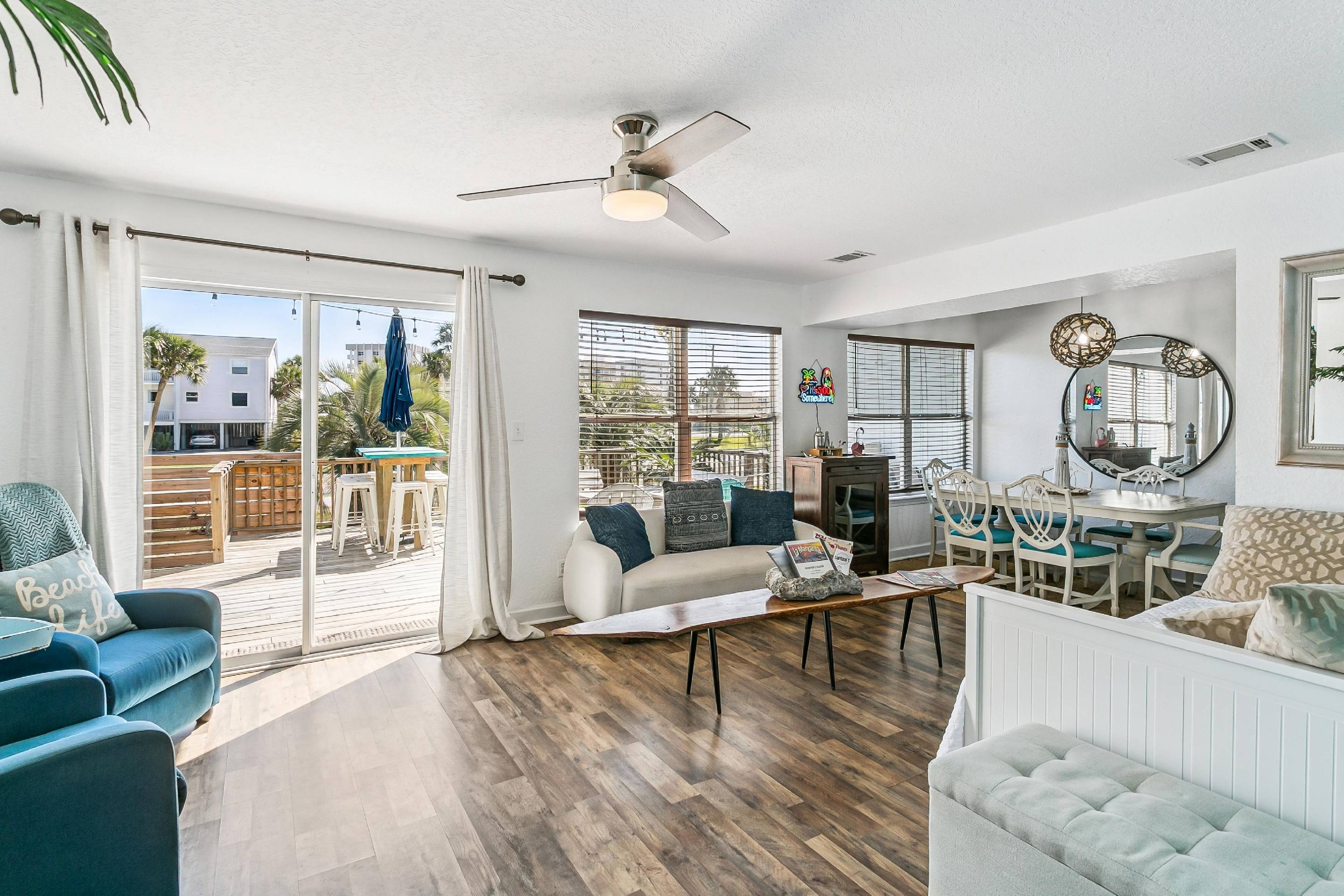 Huge Balcony And Convenient Location - Charming Coastal Retreat - Pensacola Beach, FL