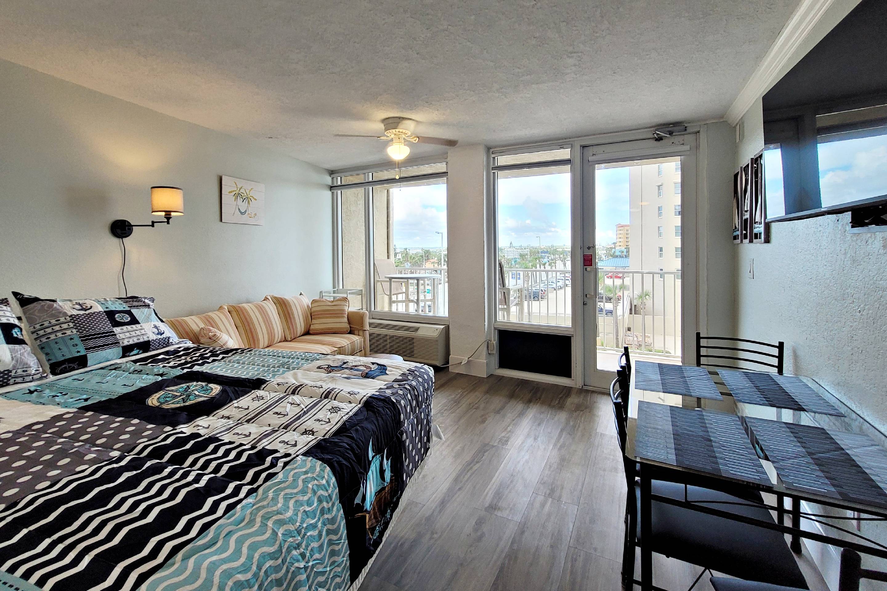 Pirates Cove Condo Unit #401 - Daytona Beach Shores, FL