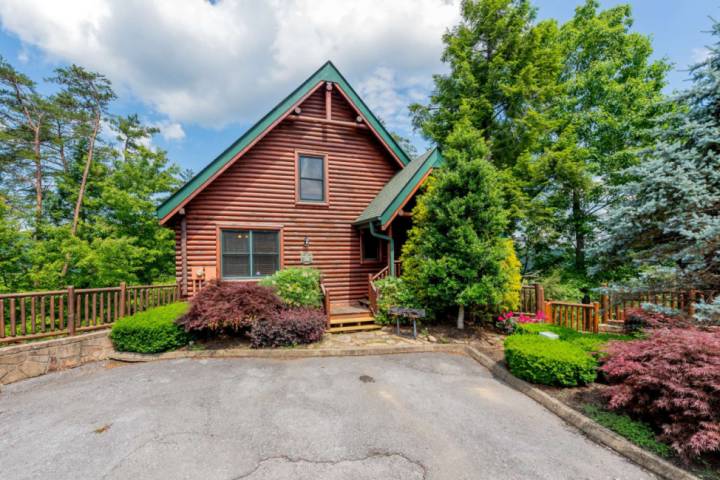 Pigeon Forge Vacation Rental | Family Cabin in Wears Valley:13 Guests ...