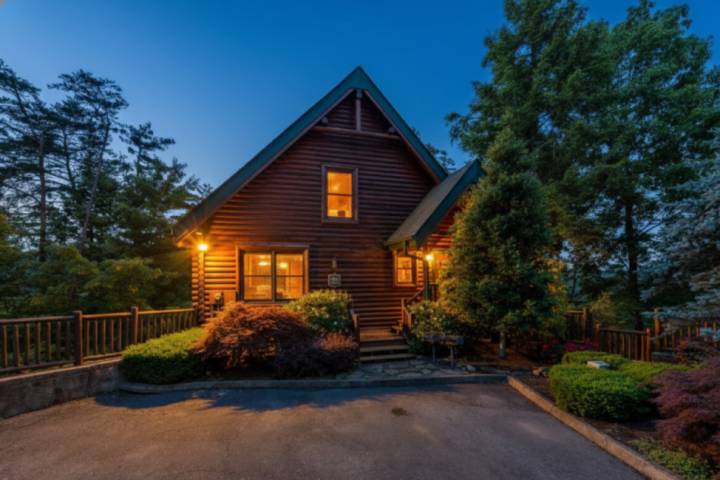 Pigeon Forge Vacation Rental | Family Cabin in Wears Valley:13 Guests ...