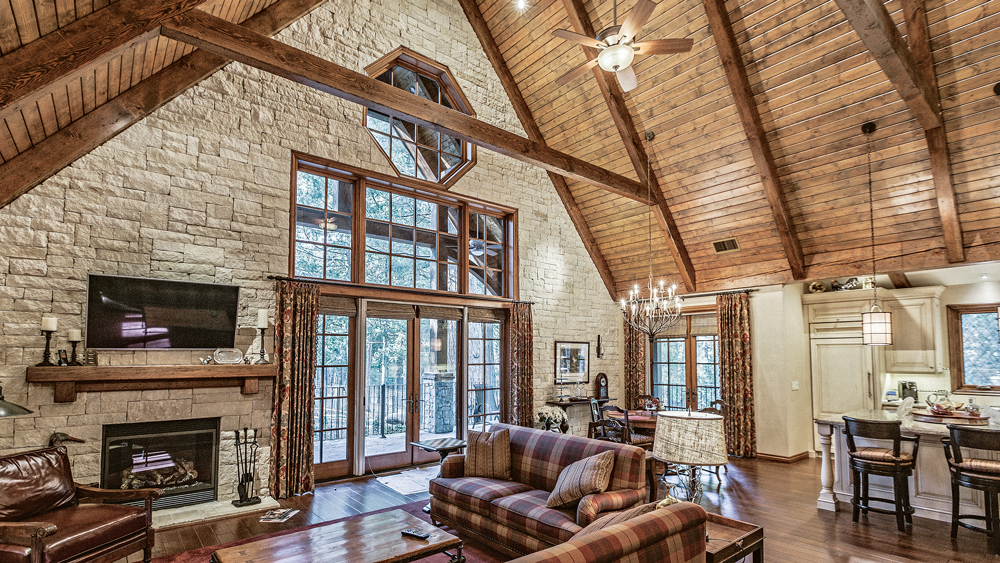A Welcoming Timber Guest Home in California