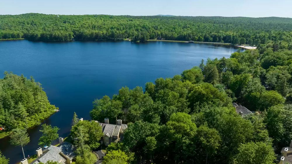 Live the Luxury Lake Life at This Pennsylvania Cabin