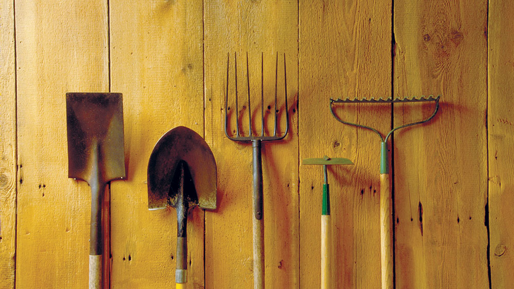 How to Store Your Tools for Winter