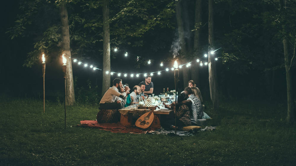 Tips for Hosting Memorable Cabin Gatherings This Spring