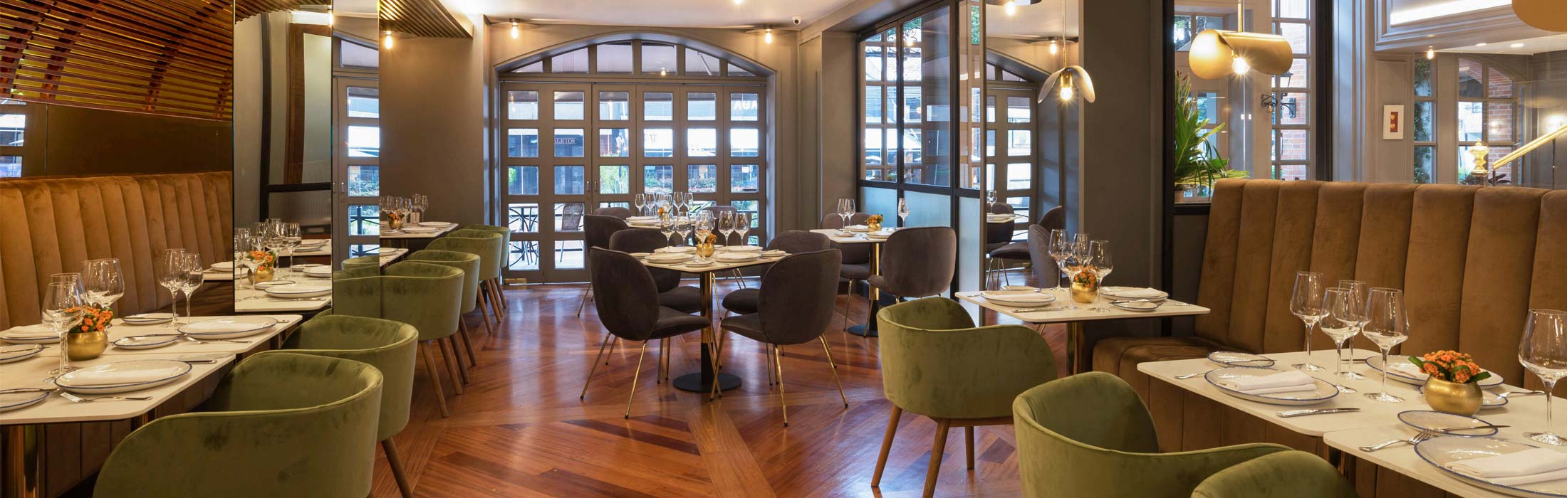 Intenacional Bistro restaurant- Luxury Hotel sofitel Victoria Regia