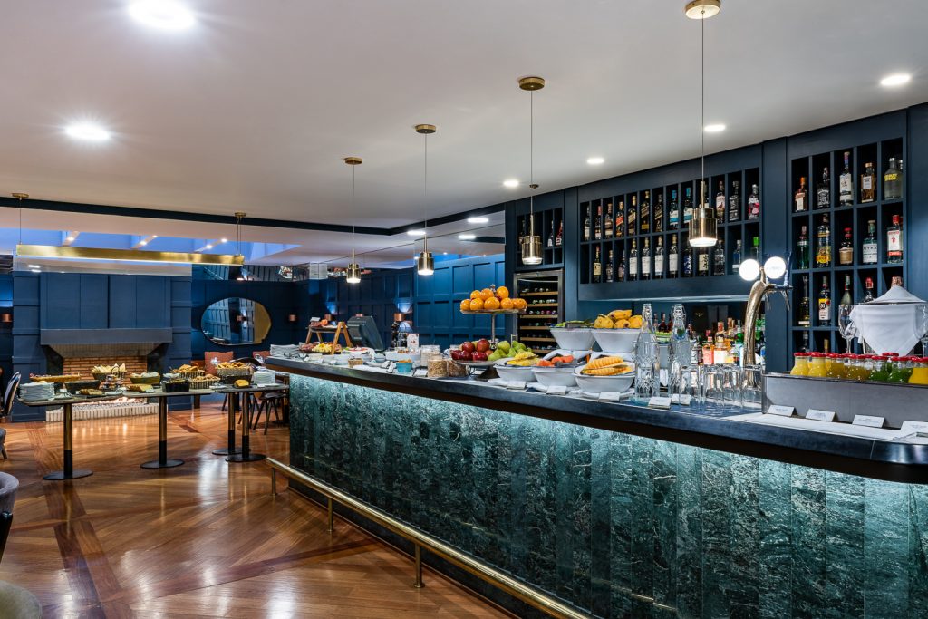 International bistro restaurant - Sofitel Victoria Regia luxury hotel