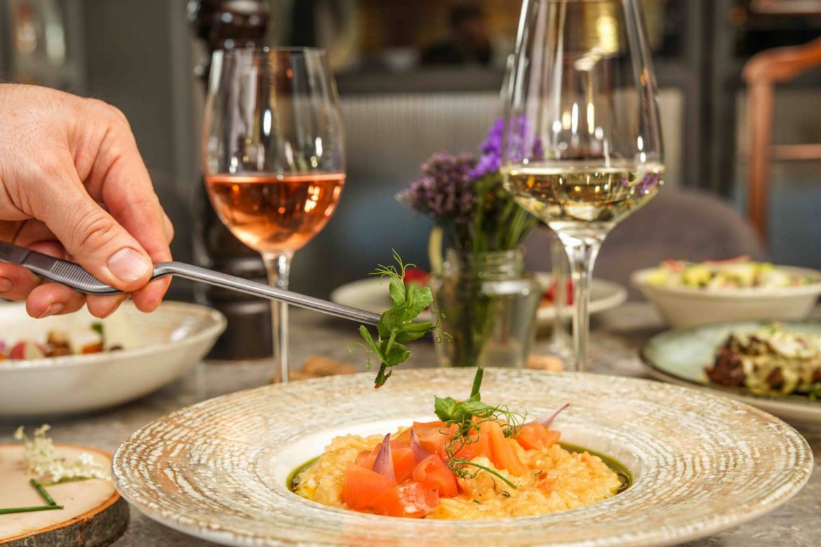 International bistro restaurant - Sofitel Victoria Regia luxury hotel