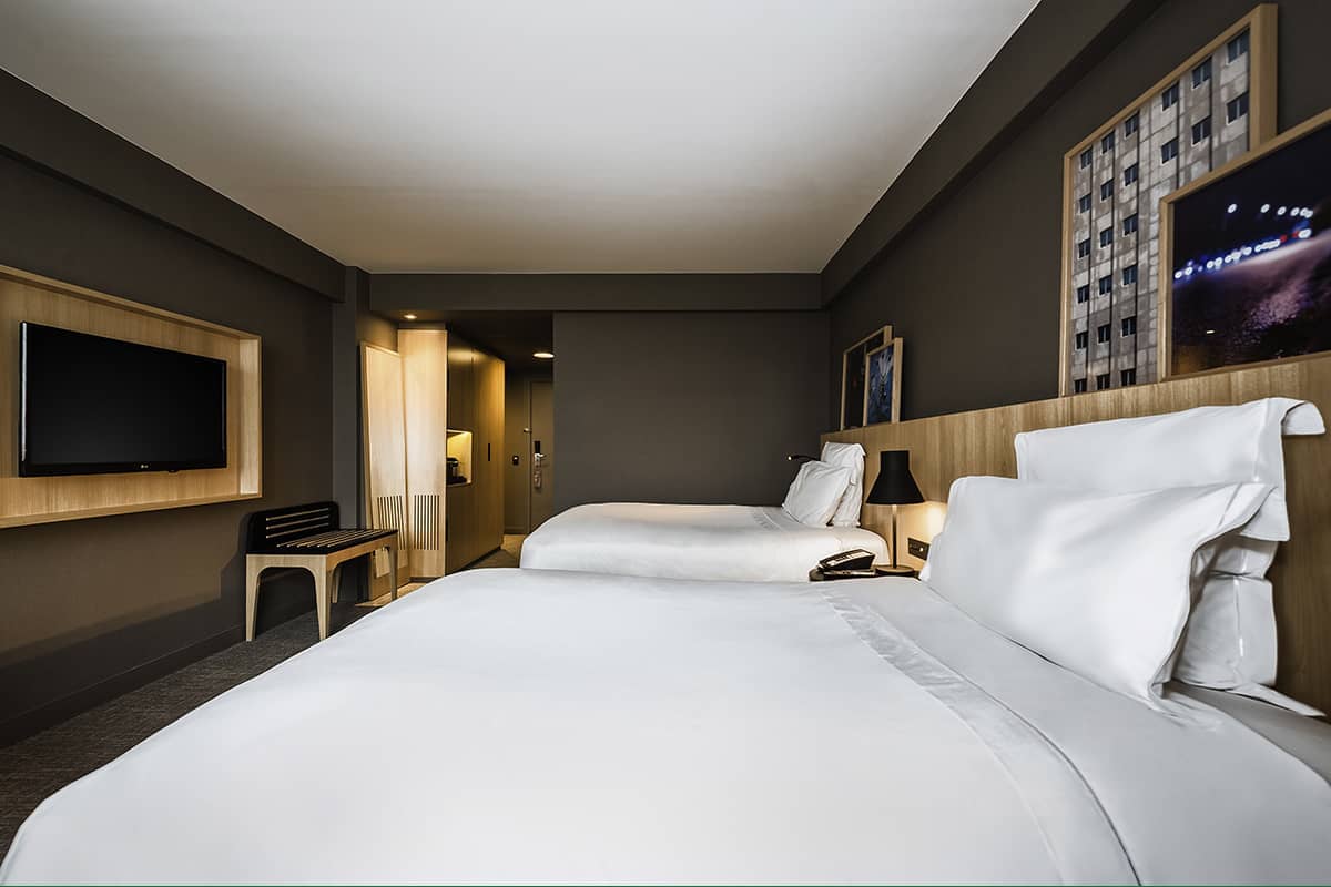 PREMIUM DELUXE ROOM, 01 king size bed, renovated, Smart TV 42', shower ...