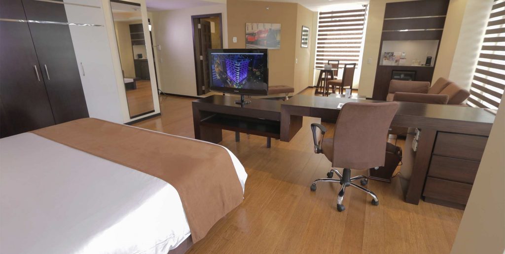 Deluxe King bed suite Mercure Alameda hotel Quito