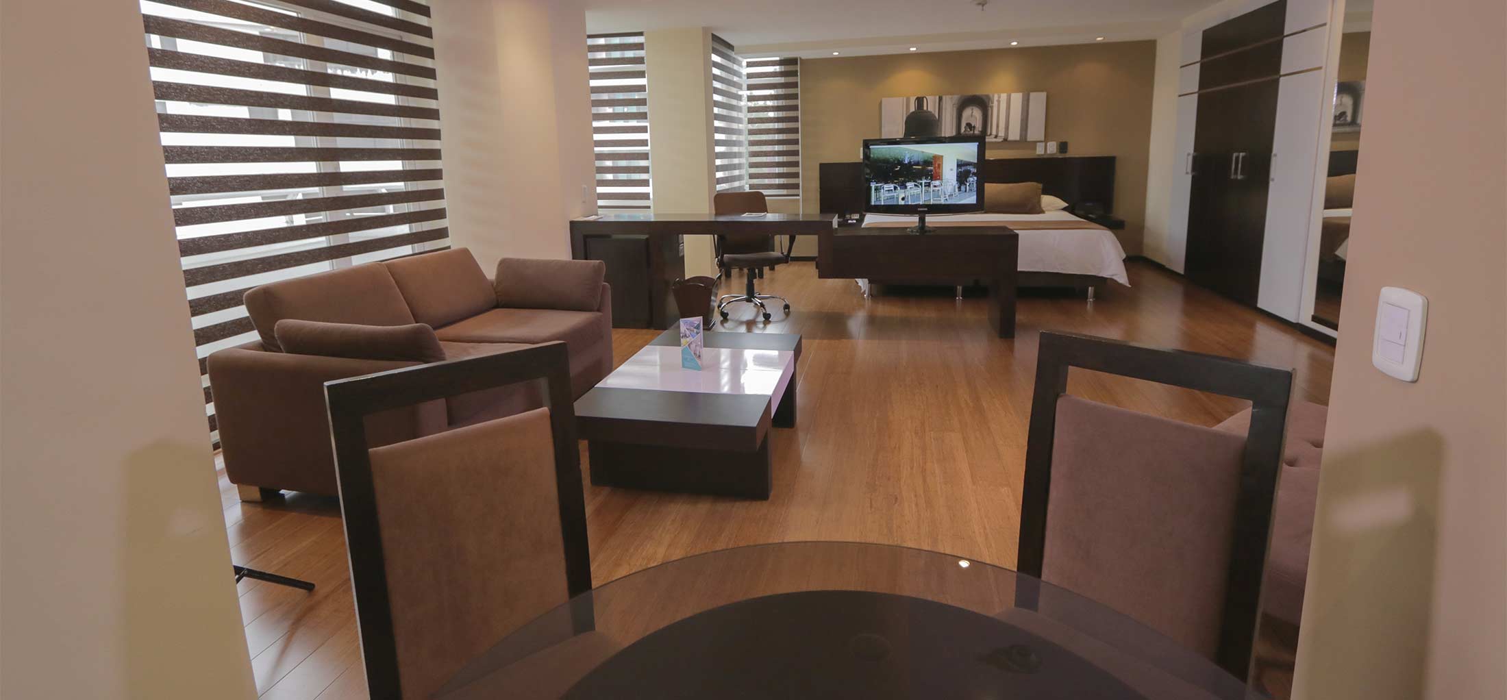 Deluxe King bed suite Mercure Alameda hotel Quito