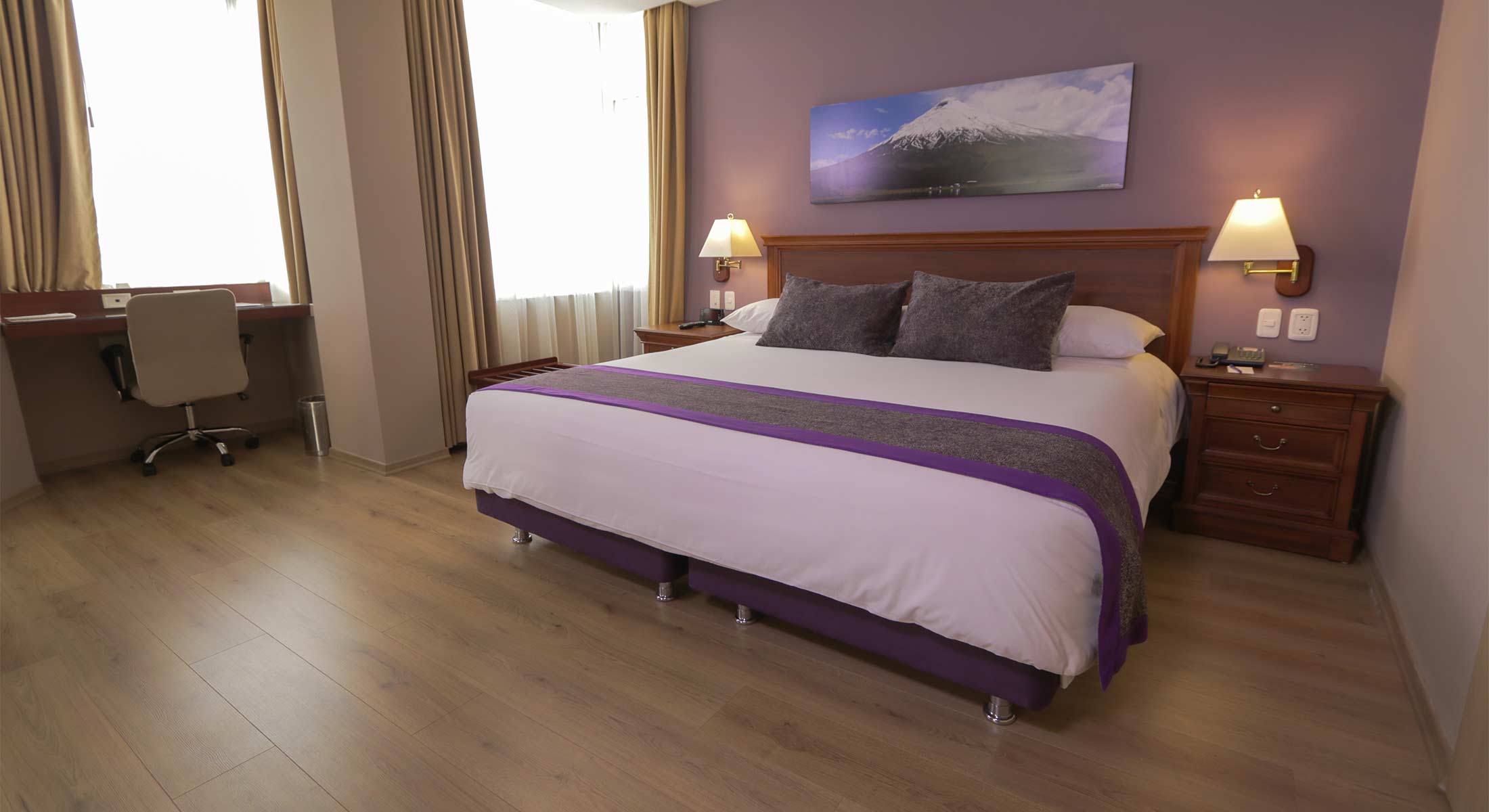 Superior King bed Room Mercure Alameda hotel Quito