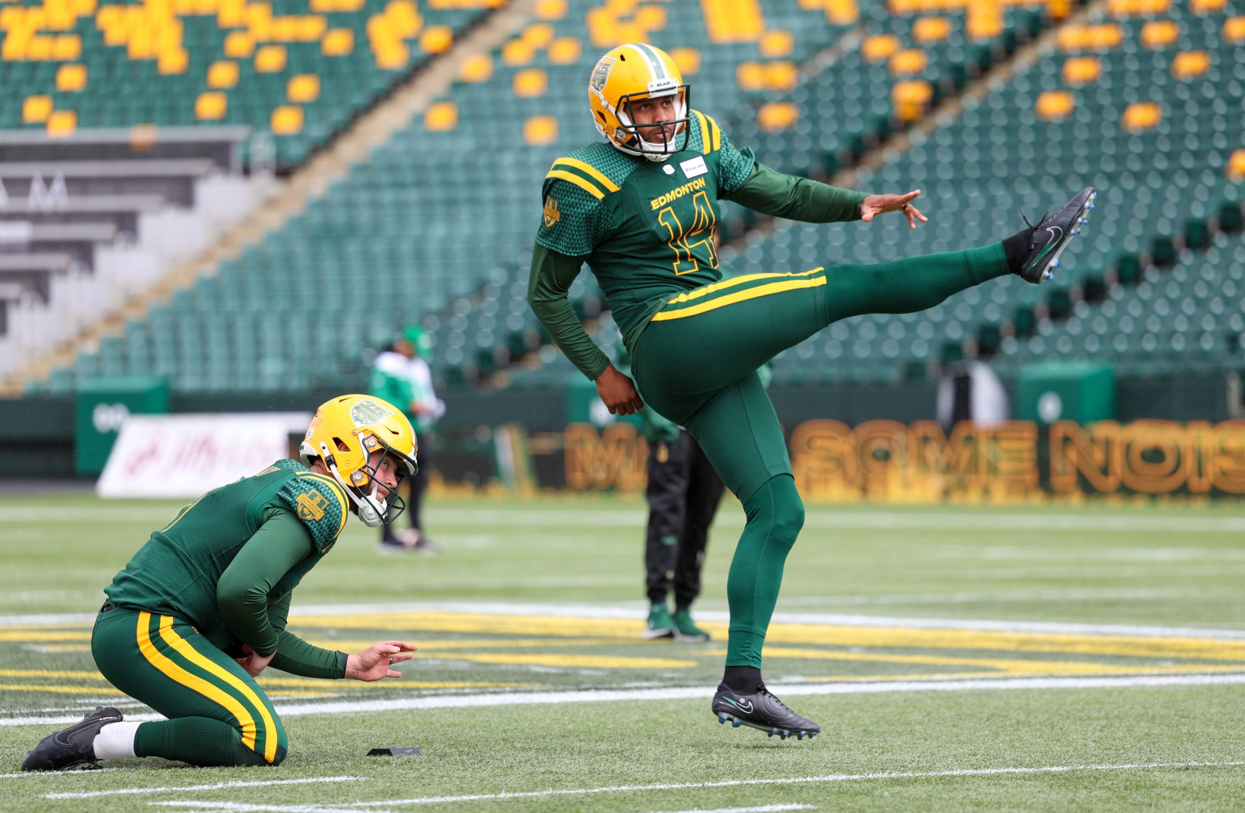 Elks put kicker Boris Bede back in the lineup for rematch with Stamps ...