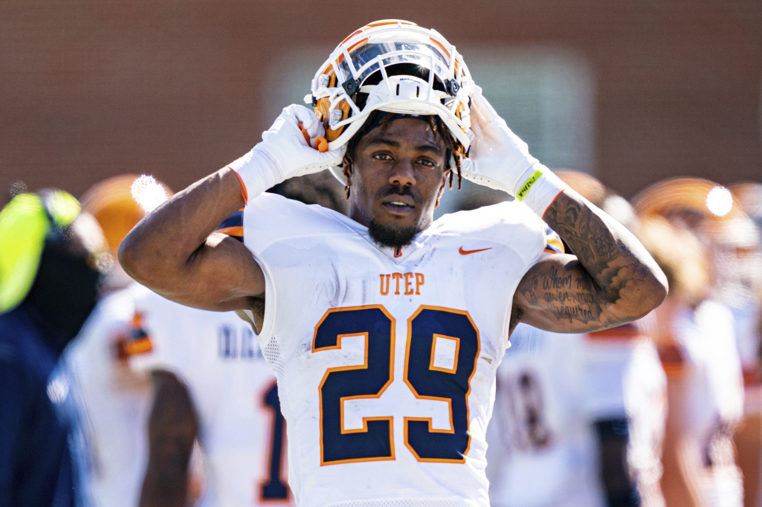 Bombers sign American DB/KR Duron Lowe, one other - 3DownNation