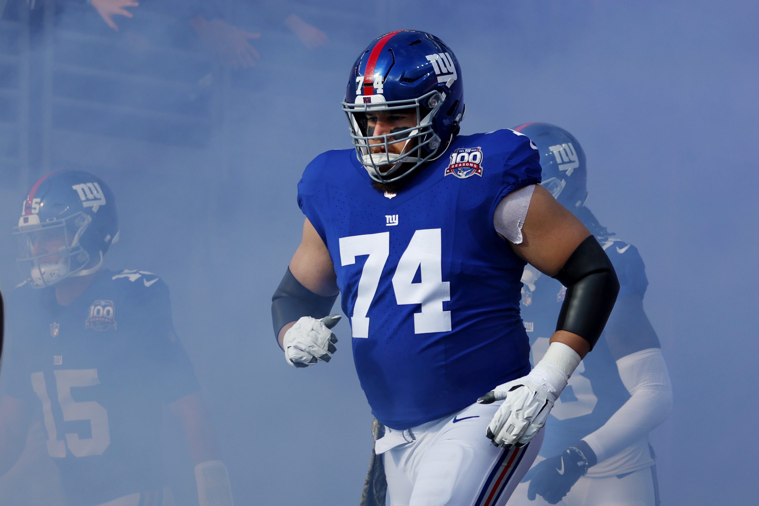 New York Giants sign former CFL OL Greg Van Roten to extension ...