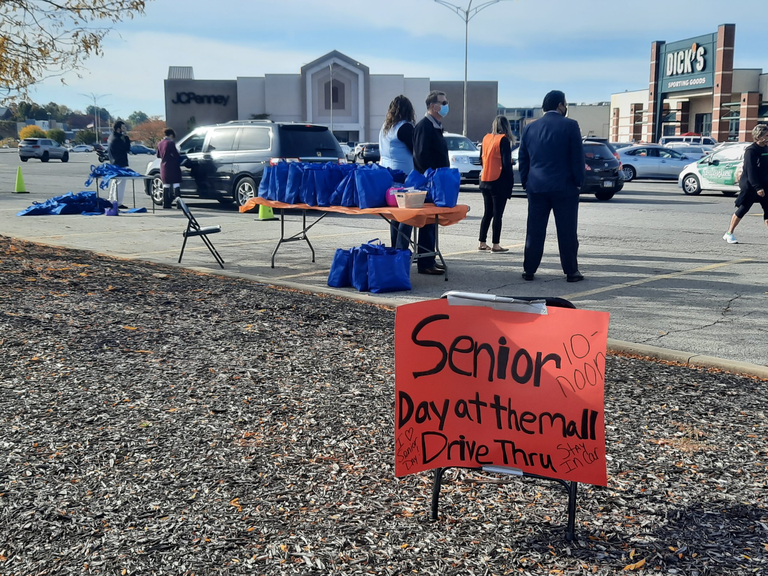"Drive-Thru" Senior Day At The Mall A Big Success - Beaver County Radio