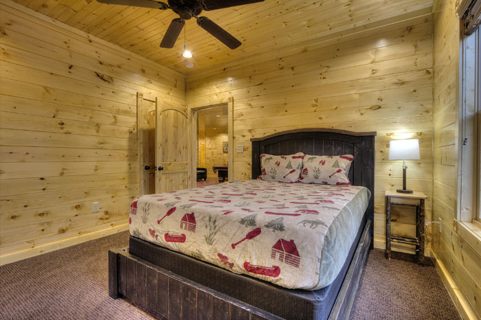 Gatlinburg Cabin - The Gatlinburg Lodge - 20 Bedroom - Sleeps 60